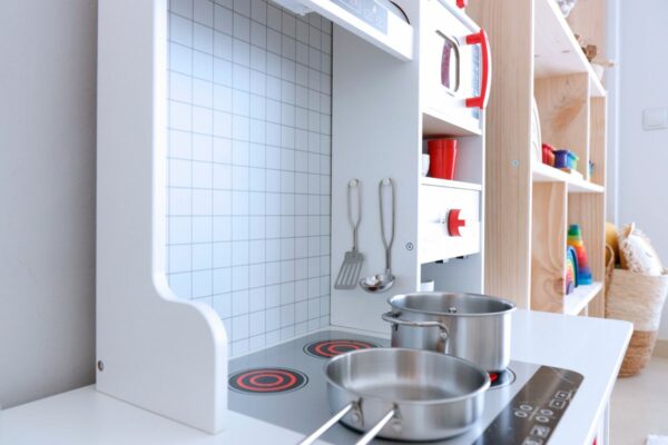 La cocinita como Juego simbólico – Creciendo Con Montessori