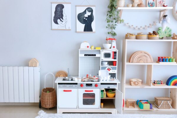 La cocinita como Juego simbólico – Creciendo Con Montessori