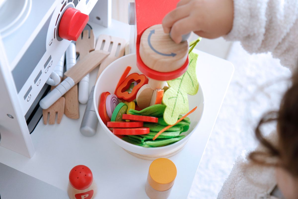 La cocinita como Juego simbólico – Creciendo Con Montessori