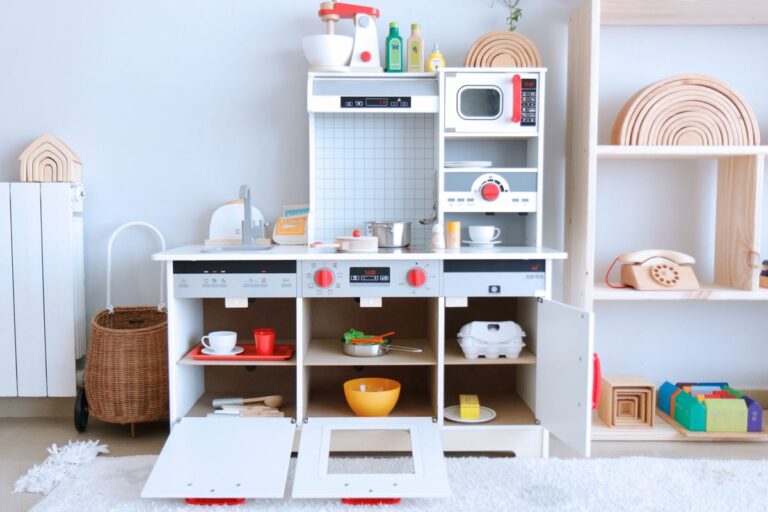 La cocinita como Juego simbólico – Creciendo Con Montessori