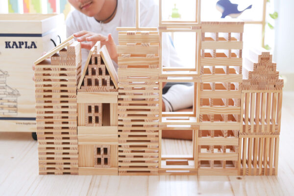 Bloques de construcción KAPLA, un juego para pequeños y grandes ...